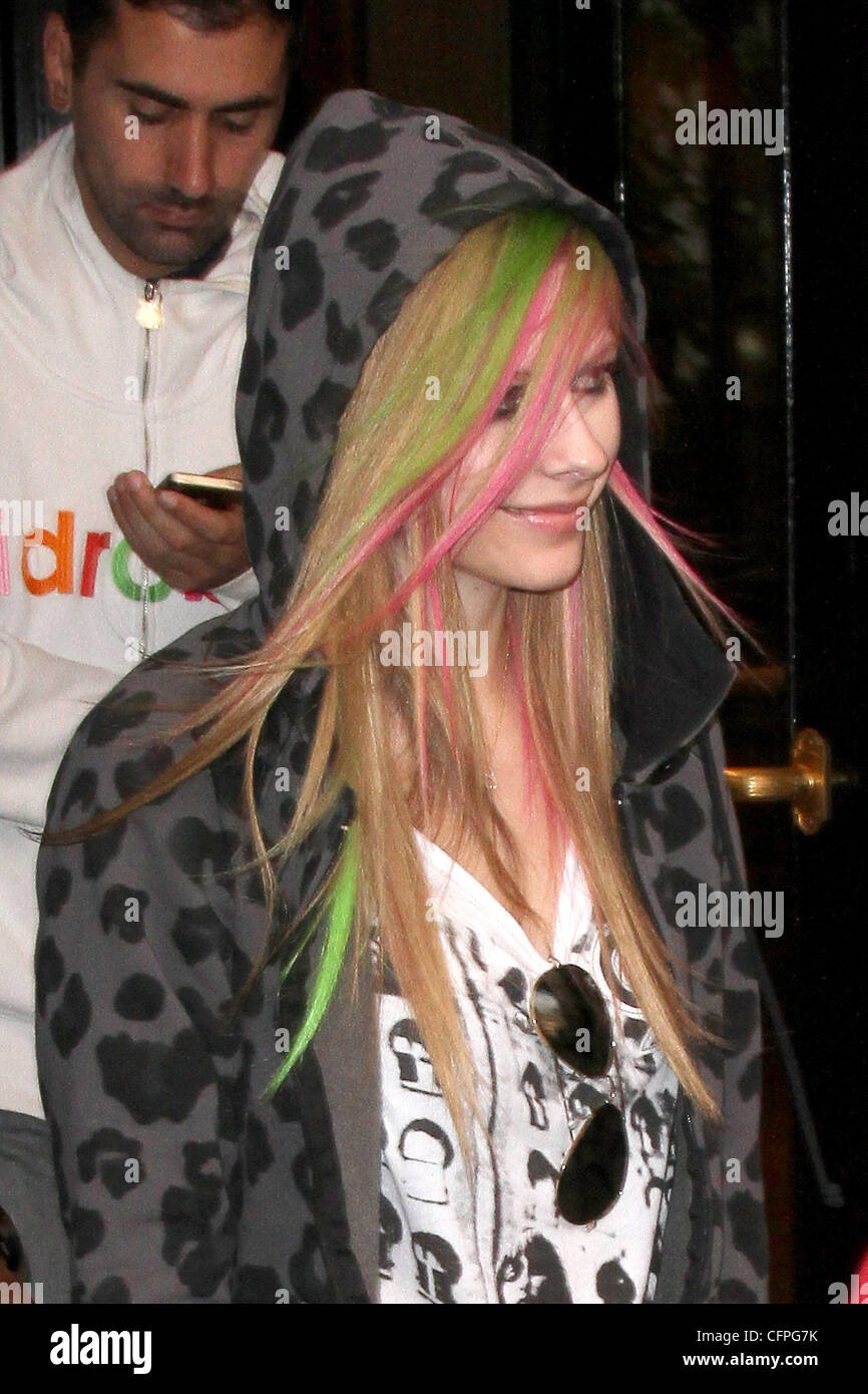 Avril Lavigne signs autographs as she leaves the George V hotel and ...