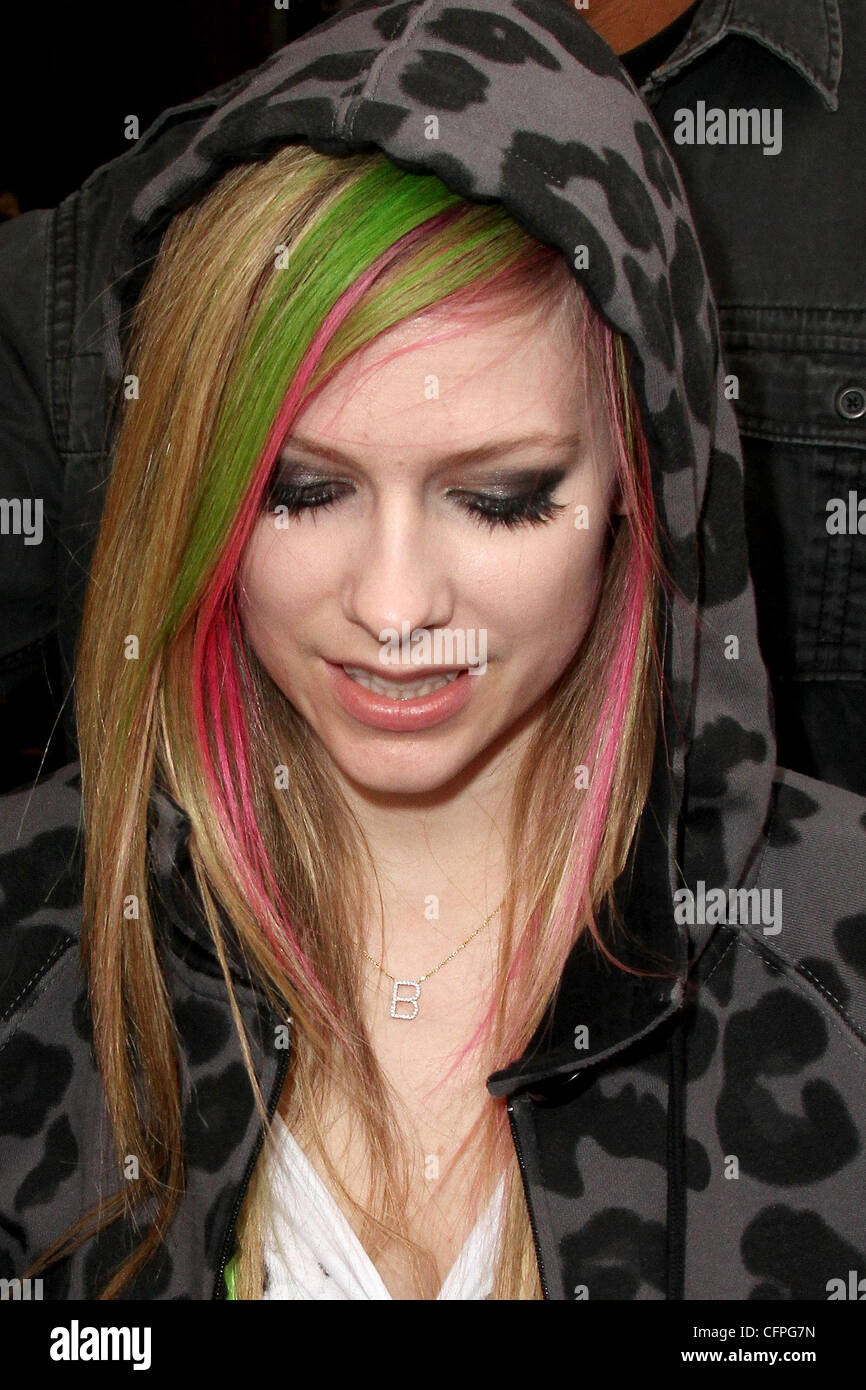 Avril Lavigne signs autographs as she leaves the George V hotel and ...