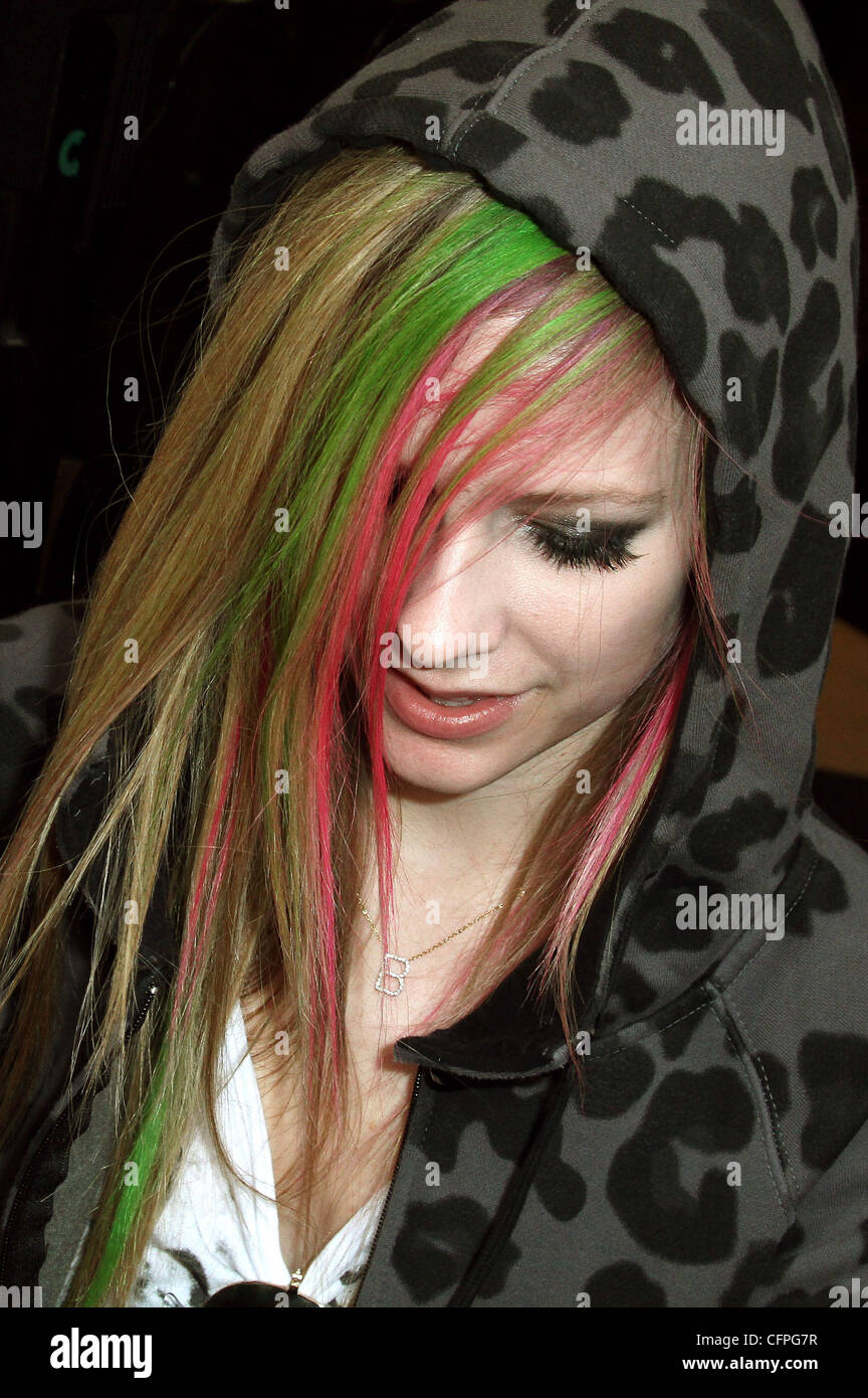 Avril Lavigne signs autographs as she leaves the George V hotel and ...