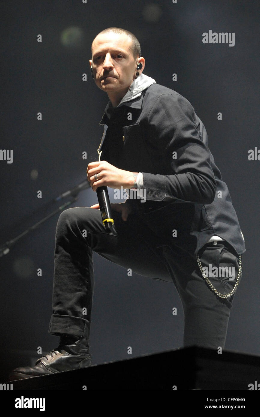 Chester bennington hi-res stock photography and images - Alamy