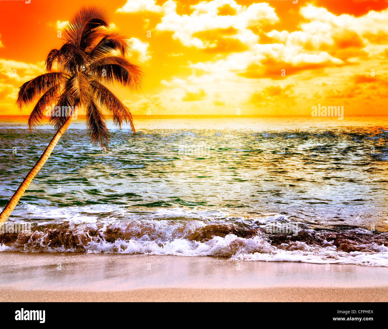 Colorful cloud sunset beach hi-res stock photography and images - Alamy
