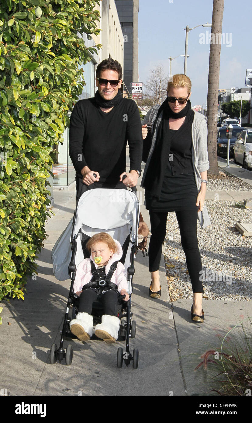 Ioan Gruffudd and Alice Evans with their daughter Ella walking past ...