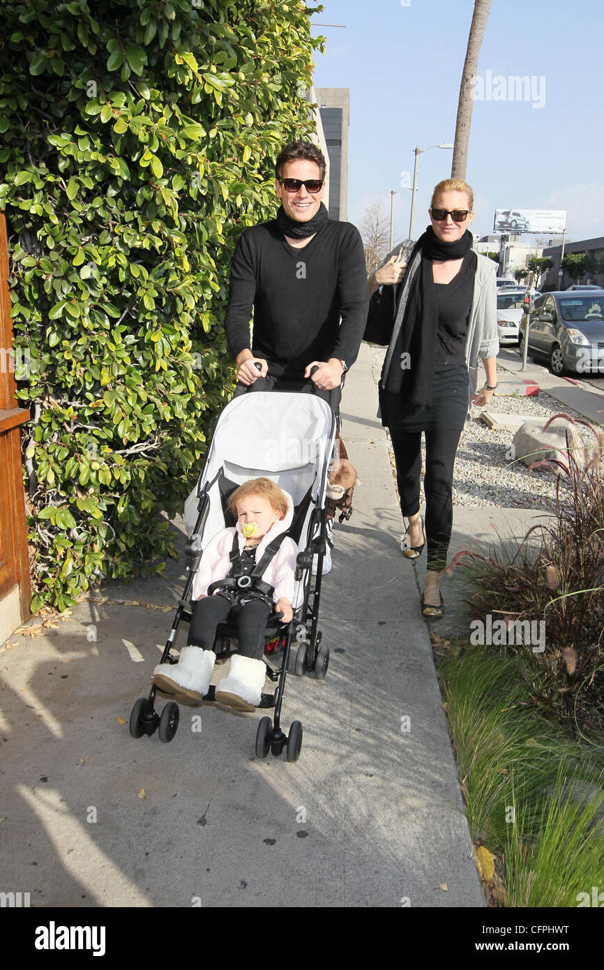 Ioan Gruffudd and Alice Evans with their daughter Ella walking past ...