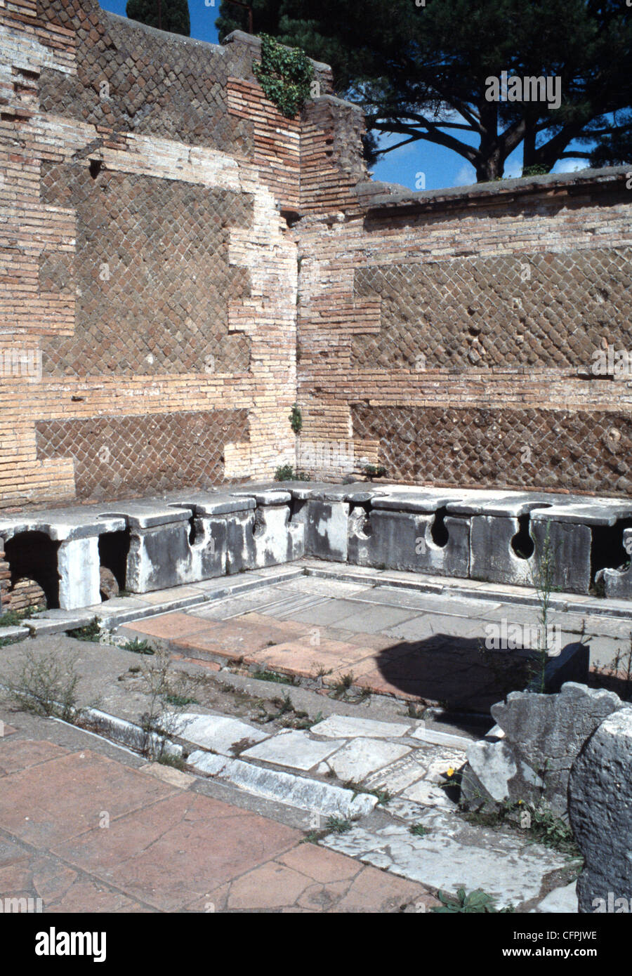 Ancient rome toilet hi-res stock photography and images - Alamy