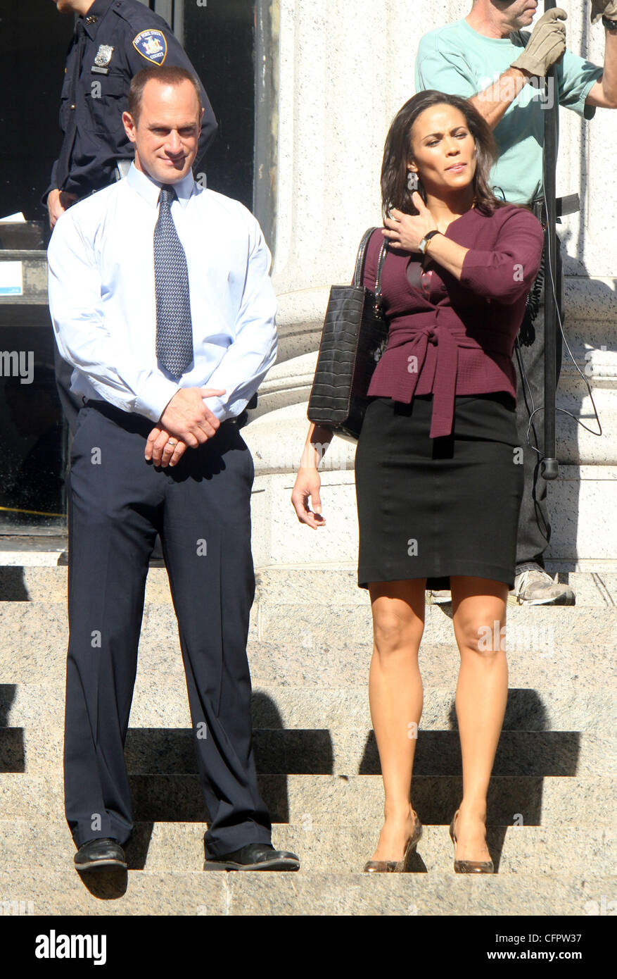 Paula Patton and Chris Meloni shoot on location at the front of the ...