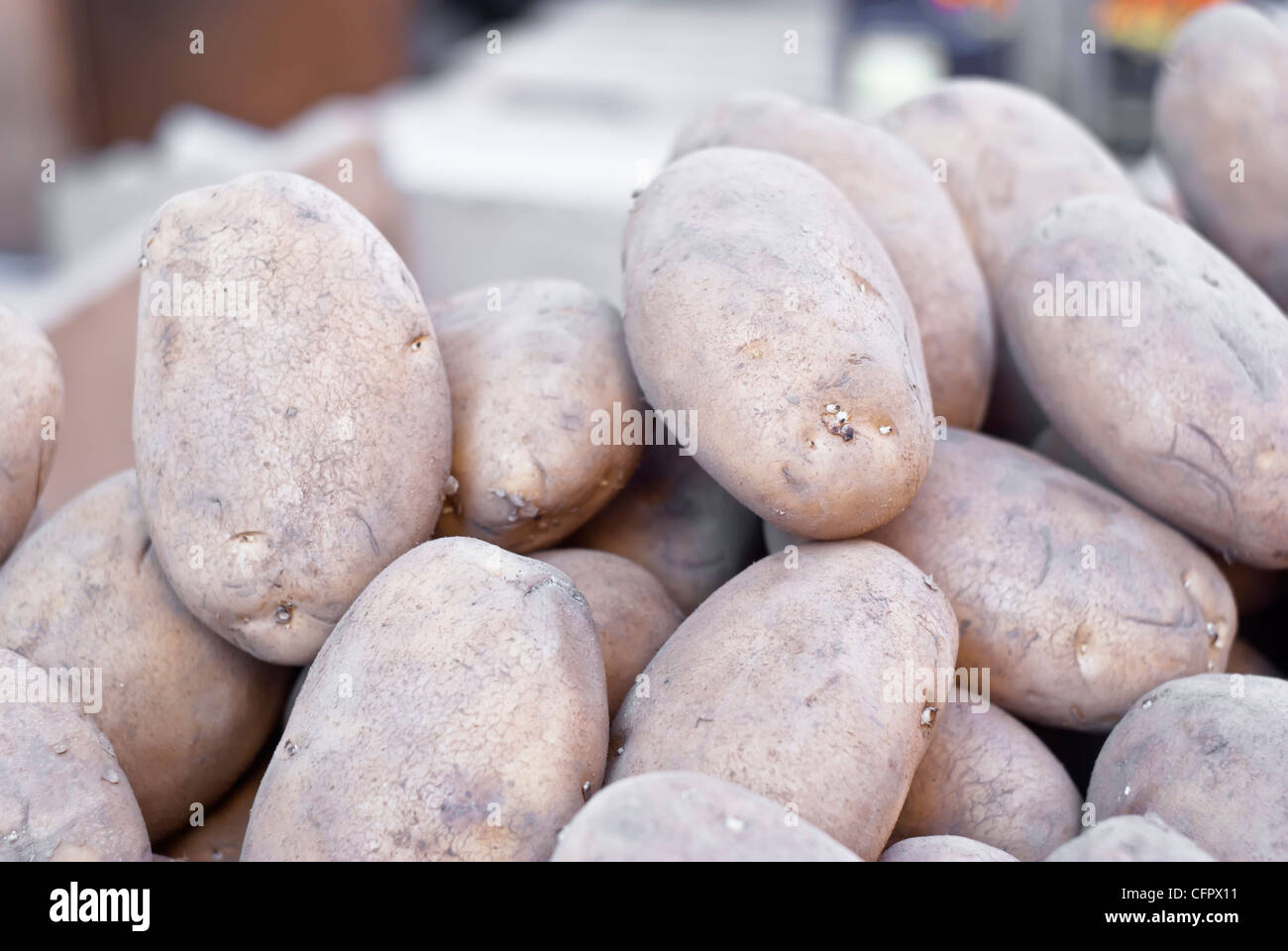 Pile of old potatoes for sale to the market Stock Photo - Alamy