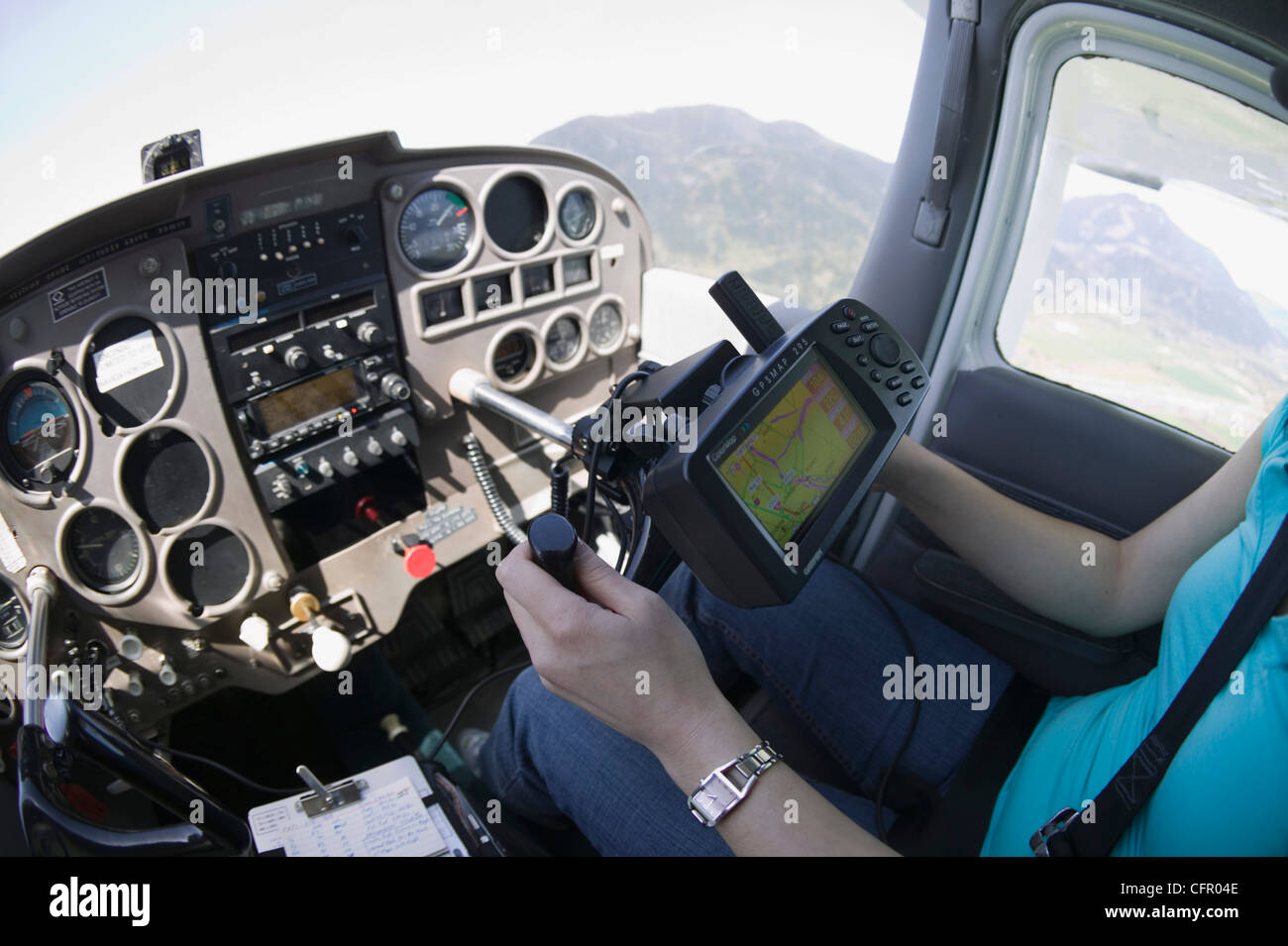 Woman Flying a Cessna 172 Stock Photo - Alamy