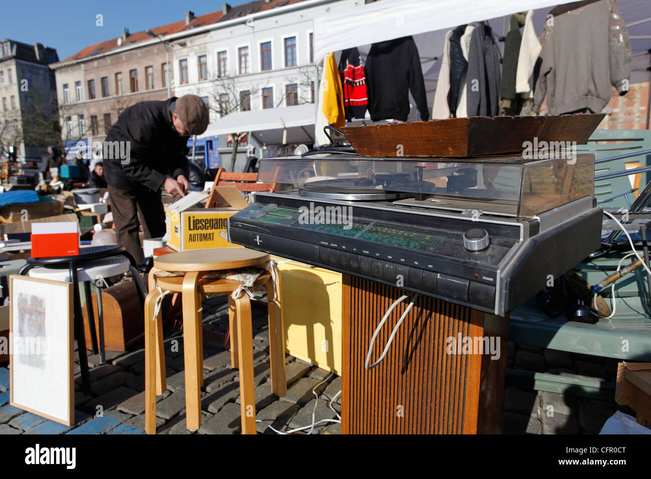 Flea market in Marolles area in Brussels, Belgium Stock Photo - Alamy
