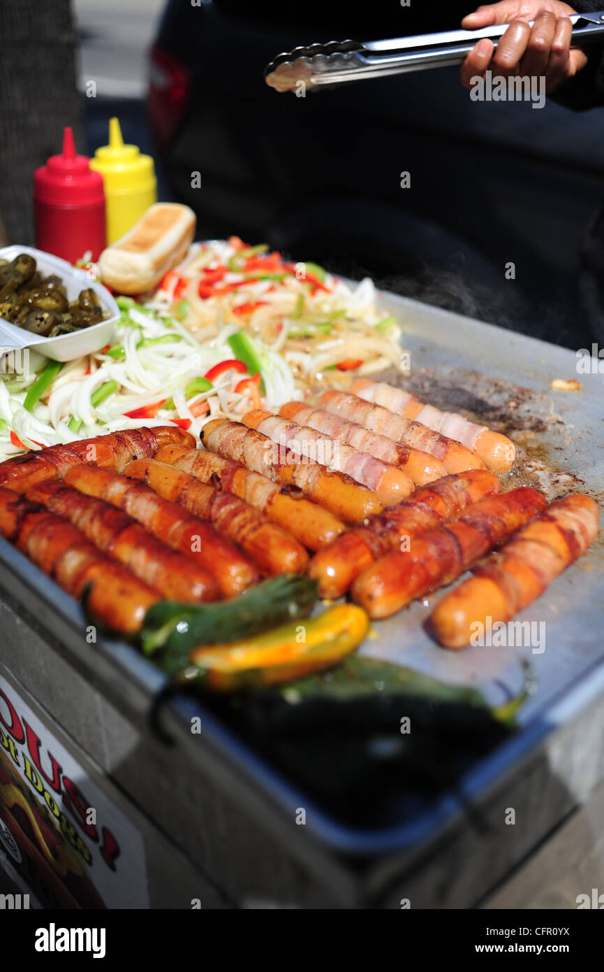 Street food cart hi-res stock photography and images - Alamy