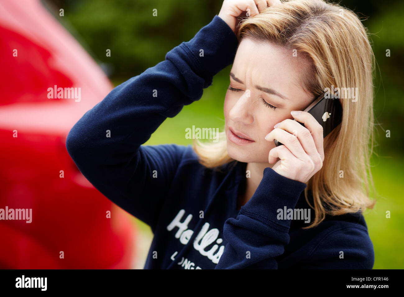 Pretty teenager iphone hi-res stock photography and images - Alamy