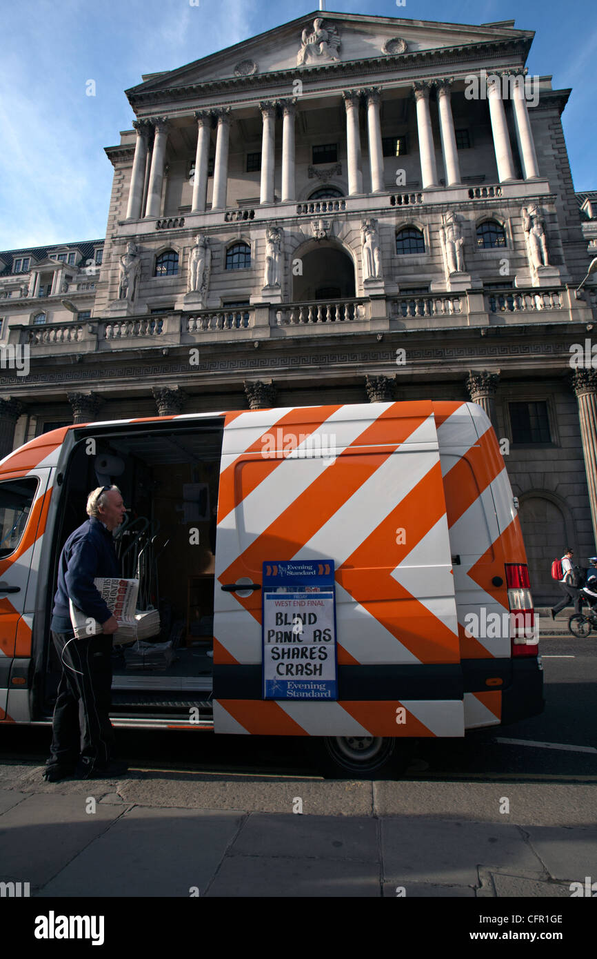 Standard delivery hi-res stock photography and images - Alamy