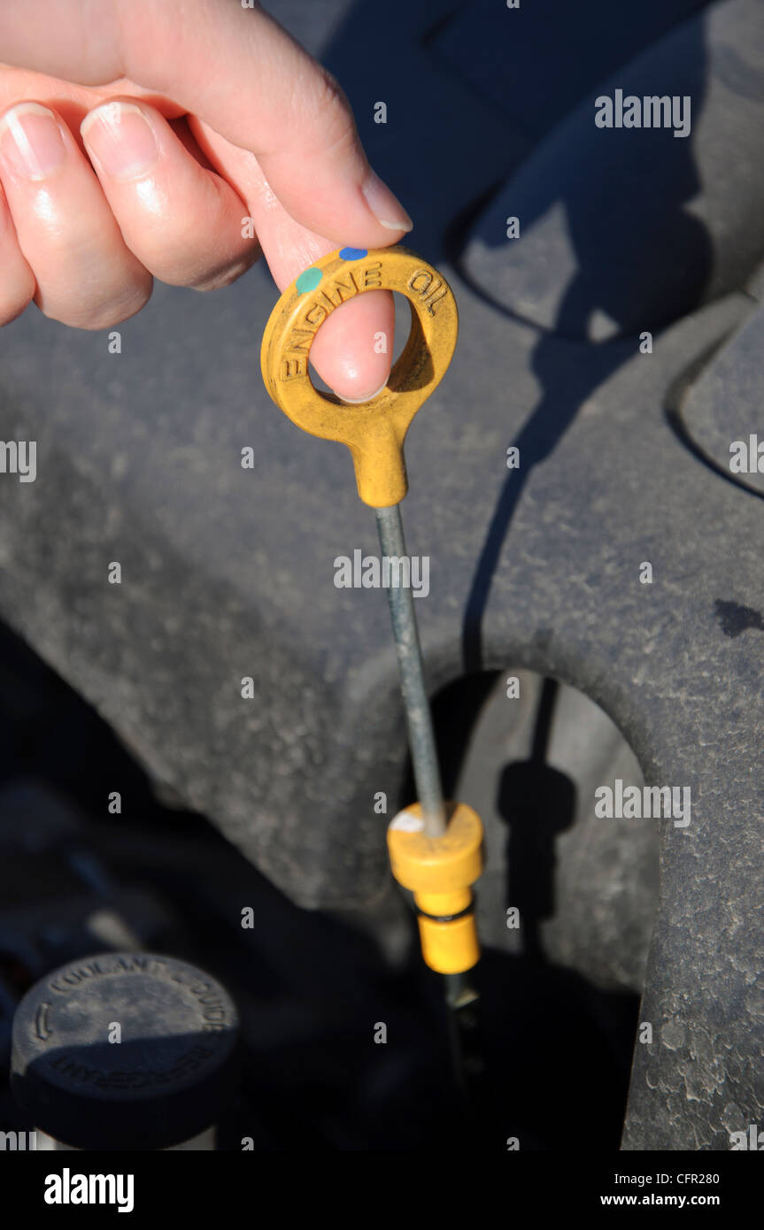 Oil change car hi-res stock photography and images - Alamy