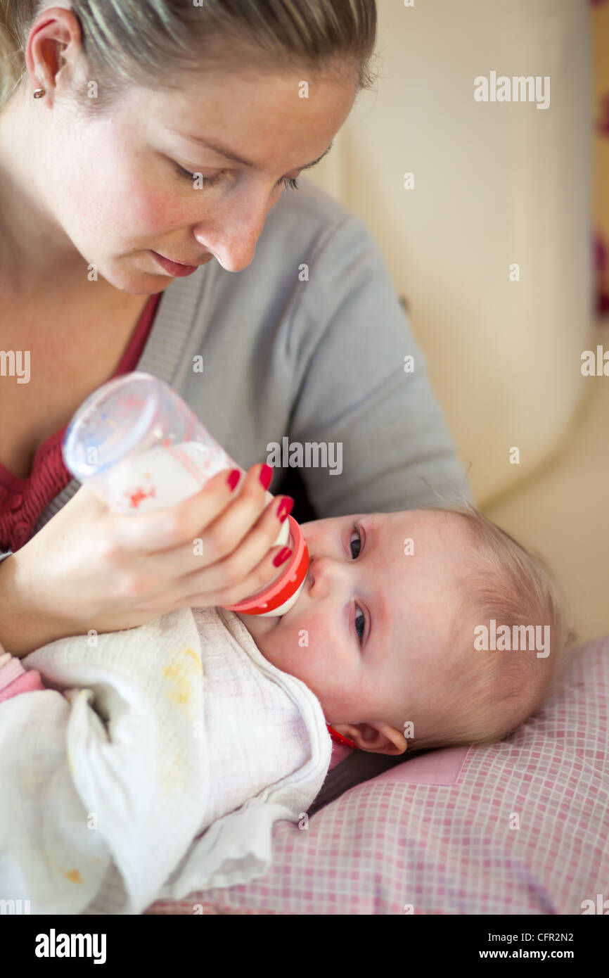 Infant formula hi-res stock photography and images - Alamy