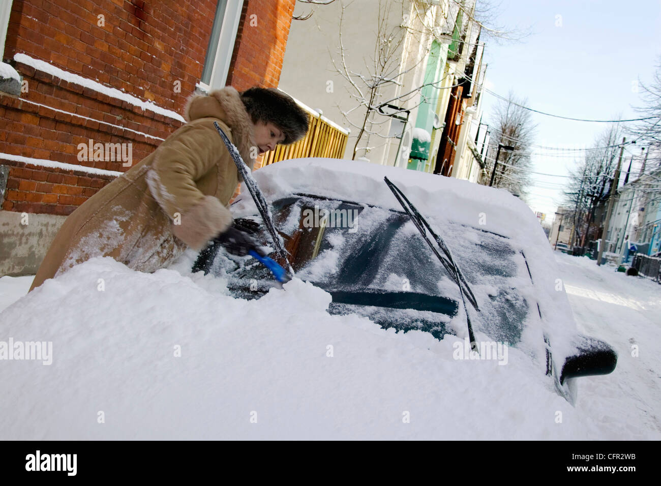 Woman Cleaning Snow Off Car Stock Photo - Alamy