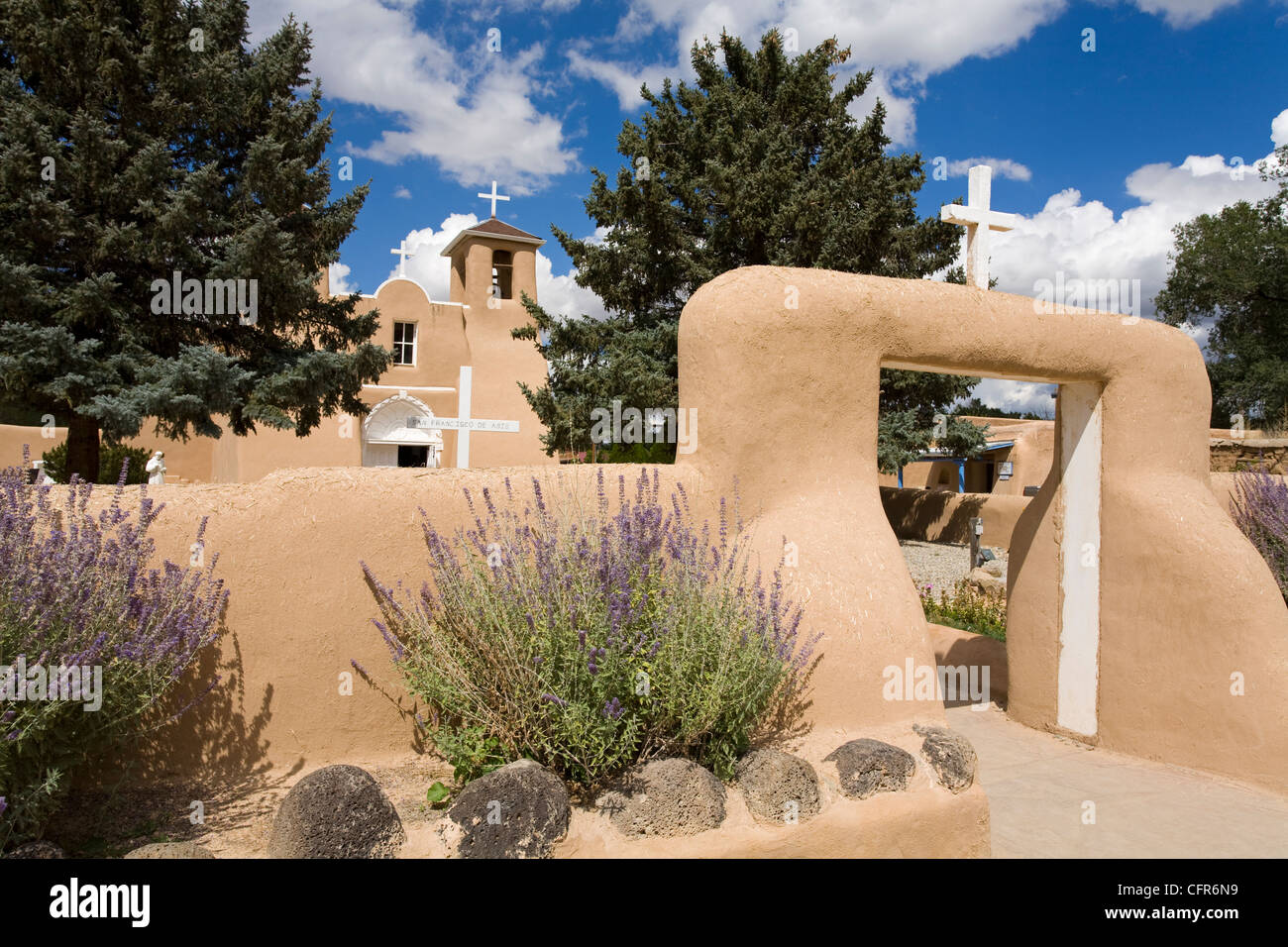 Taos architecture adobe travel destination hi-res stock photography and ...