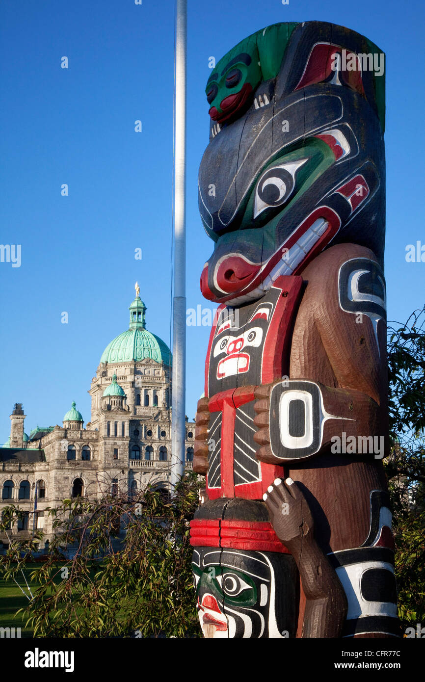 Totem Pole and Parliament Building, Victoria, Vancouver Island, British ...
