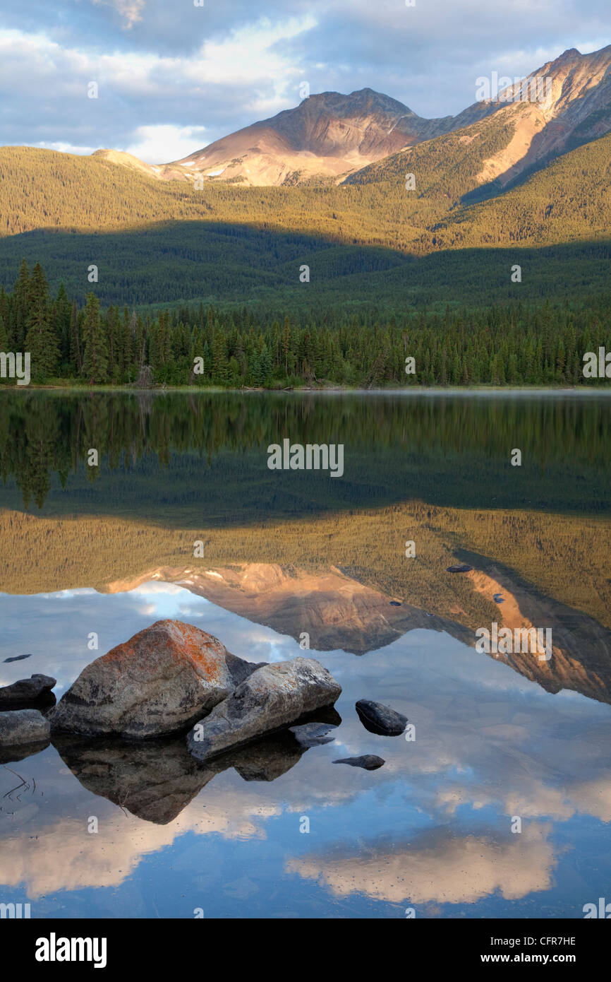 Light pyramid hi-res stock photography and images - Alamy