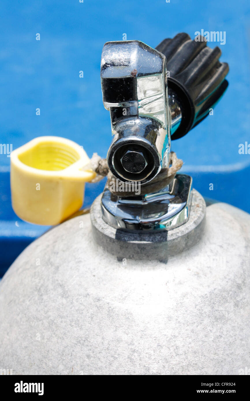 Scuba tank hi-res stock photography and images - Alamy