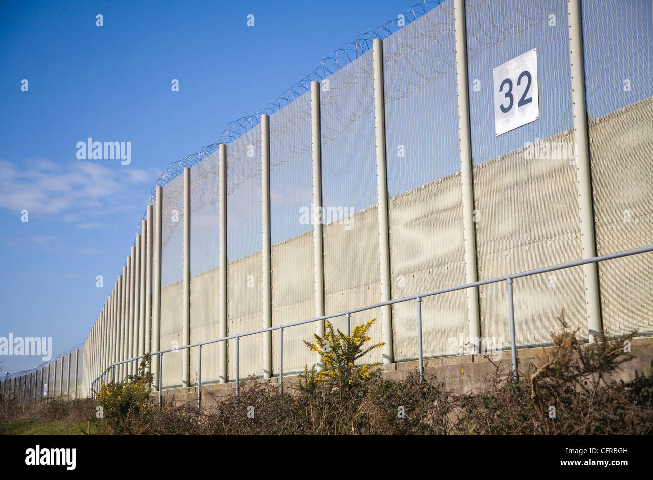 Prison fence uk hi-res stock photography and images - Alamy
