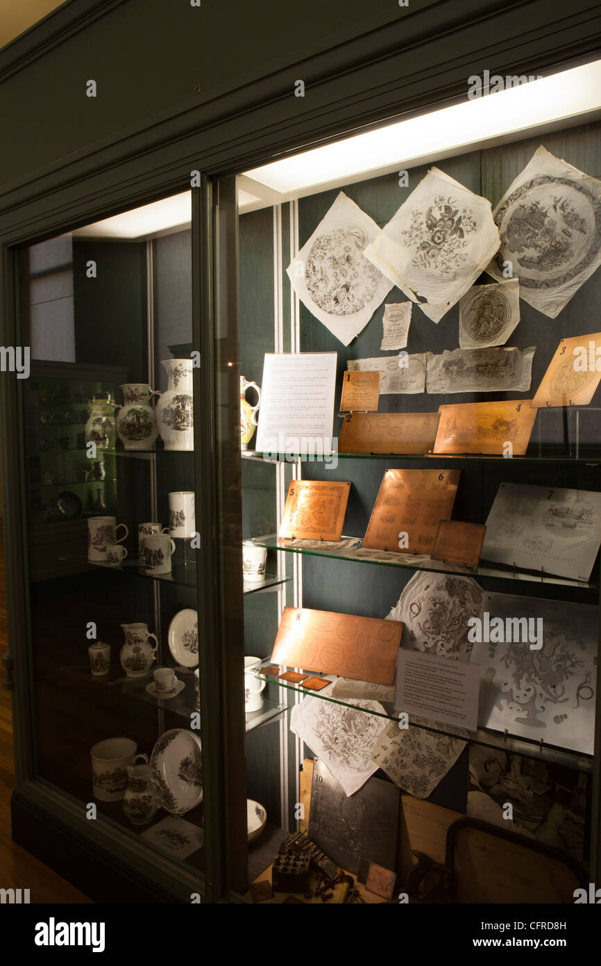 Royal worcester porcelain museum hi-res stock photography and images ...