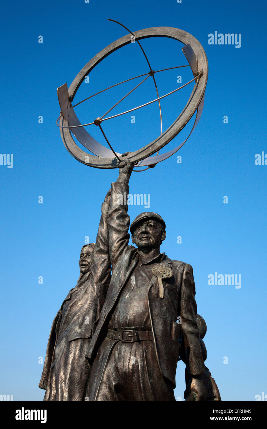 Football sculpture hi-res stock photography and images - Alamy