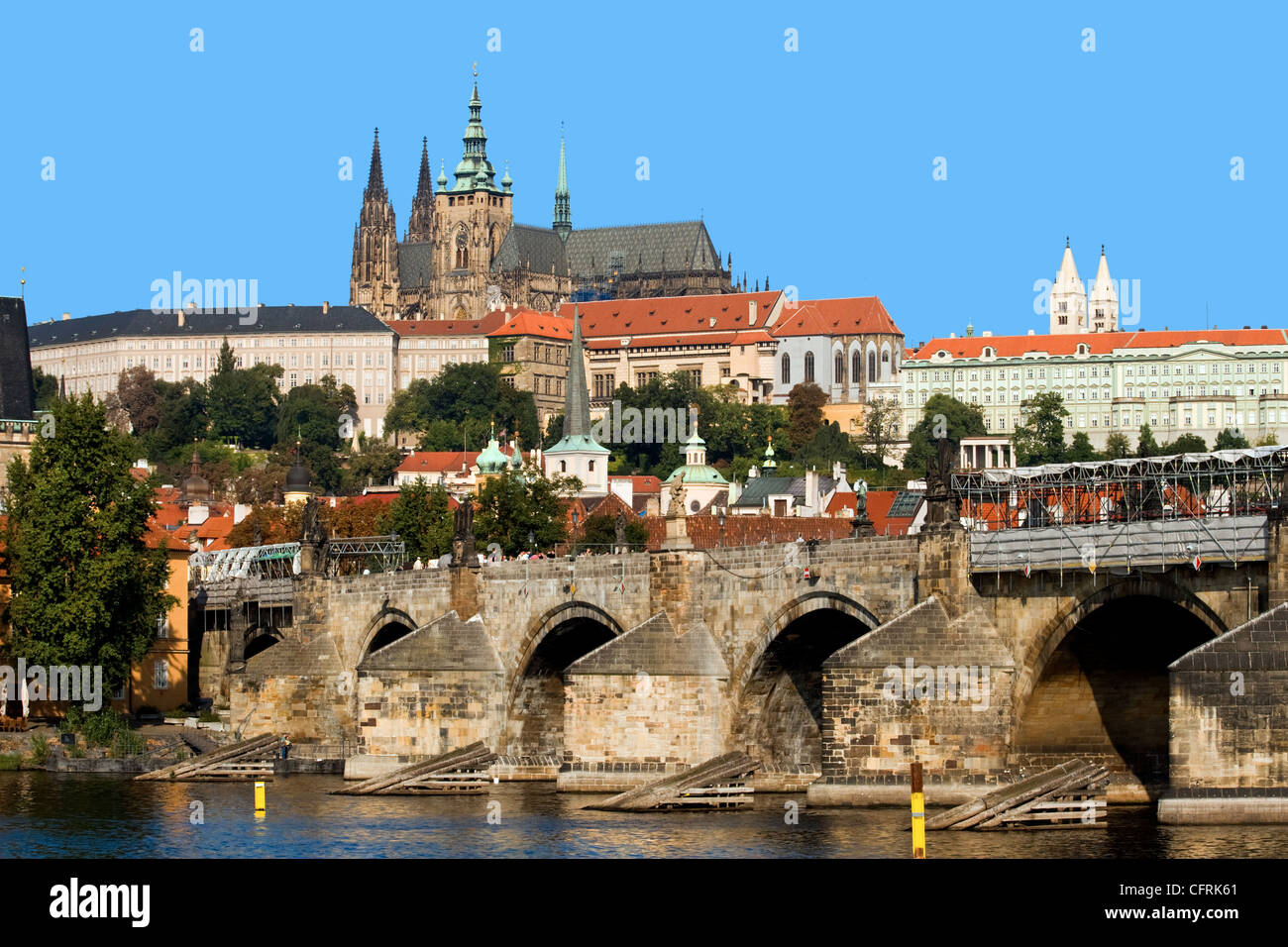 Prague castle charles bridge city hi-res stock photography and images ...