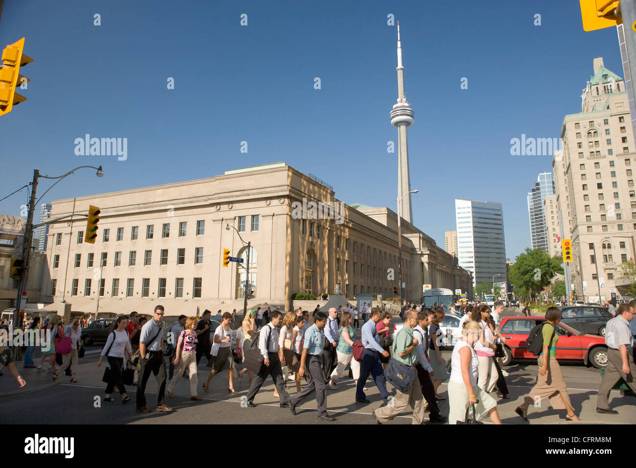 Union station toronto crowd hi-res stock photography and images - Alamy