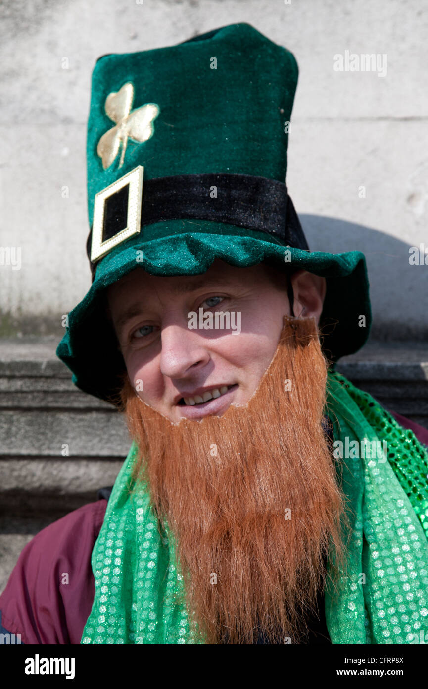 London irish celebrate hi-res stock photography and images - Alamy