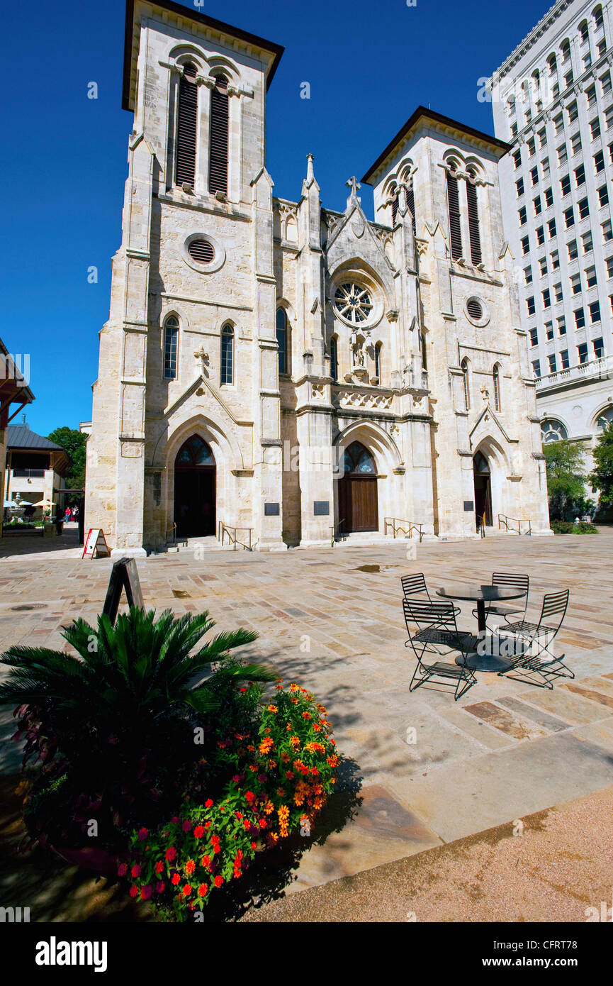 USA, Texas, San Antonio, Main Plaza, San Fernando Cathedral/Iglesia de ...