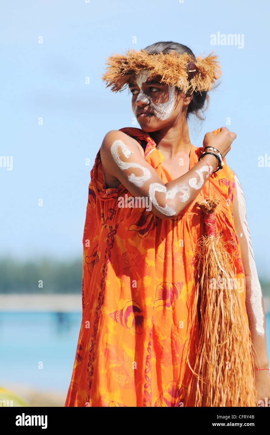 Native Islander performing for tourists Stock Photo - Alamy