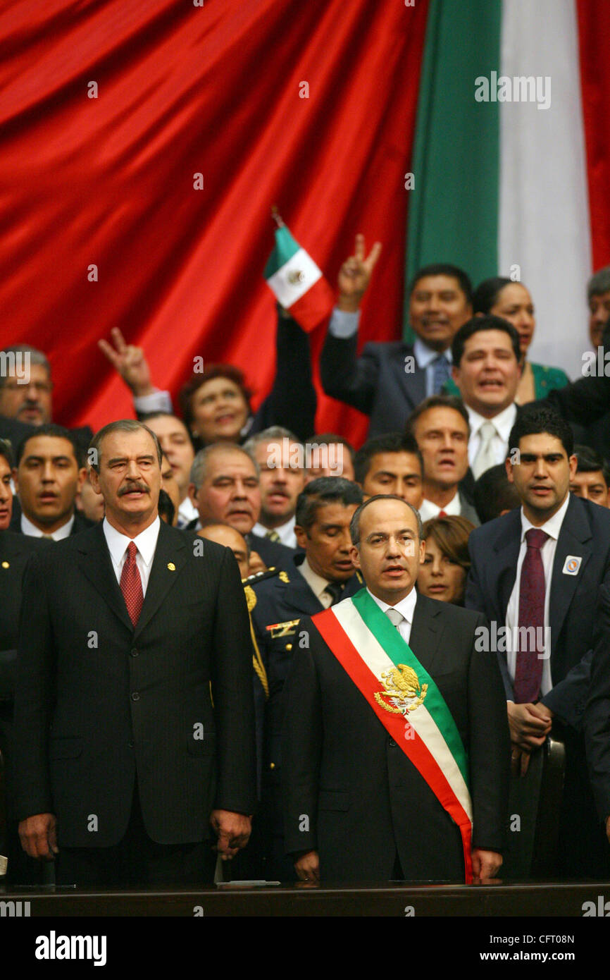 FOR METRO - Outgoing Mexican President Vicente Fox (left) and new ...