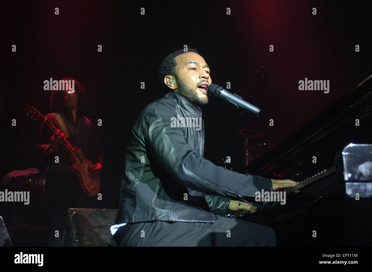 Dec 03, 2006; Norfolk, VA, USA; Three-time Grammy winning artist ...