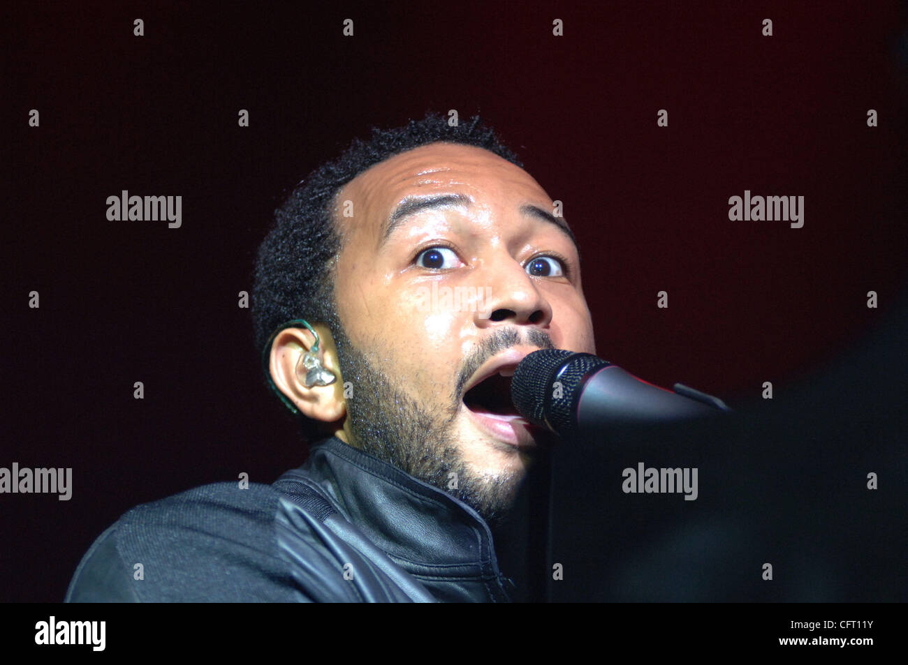 Dec 03, 2006; Norfolk, VA, USA; Three-time Grammy winning artist ...