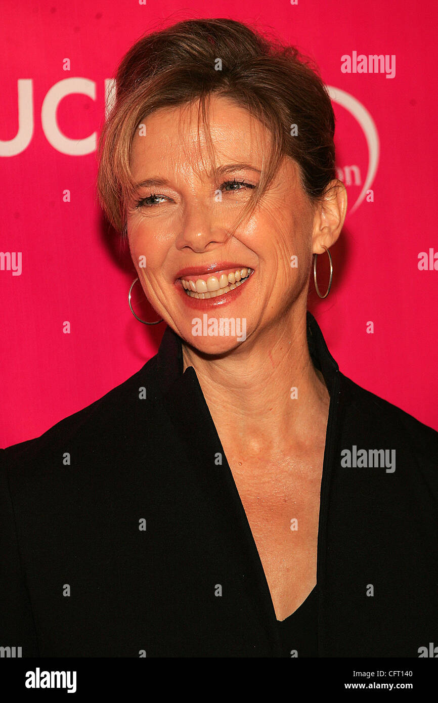 © 2006 Jerome Ware/Zuma Press Actress ANNETTE BENNING during arrivals ...