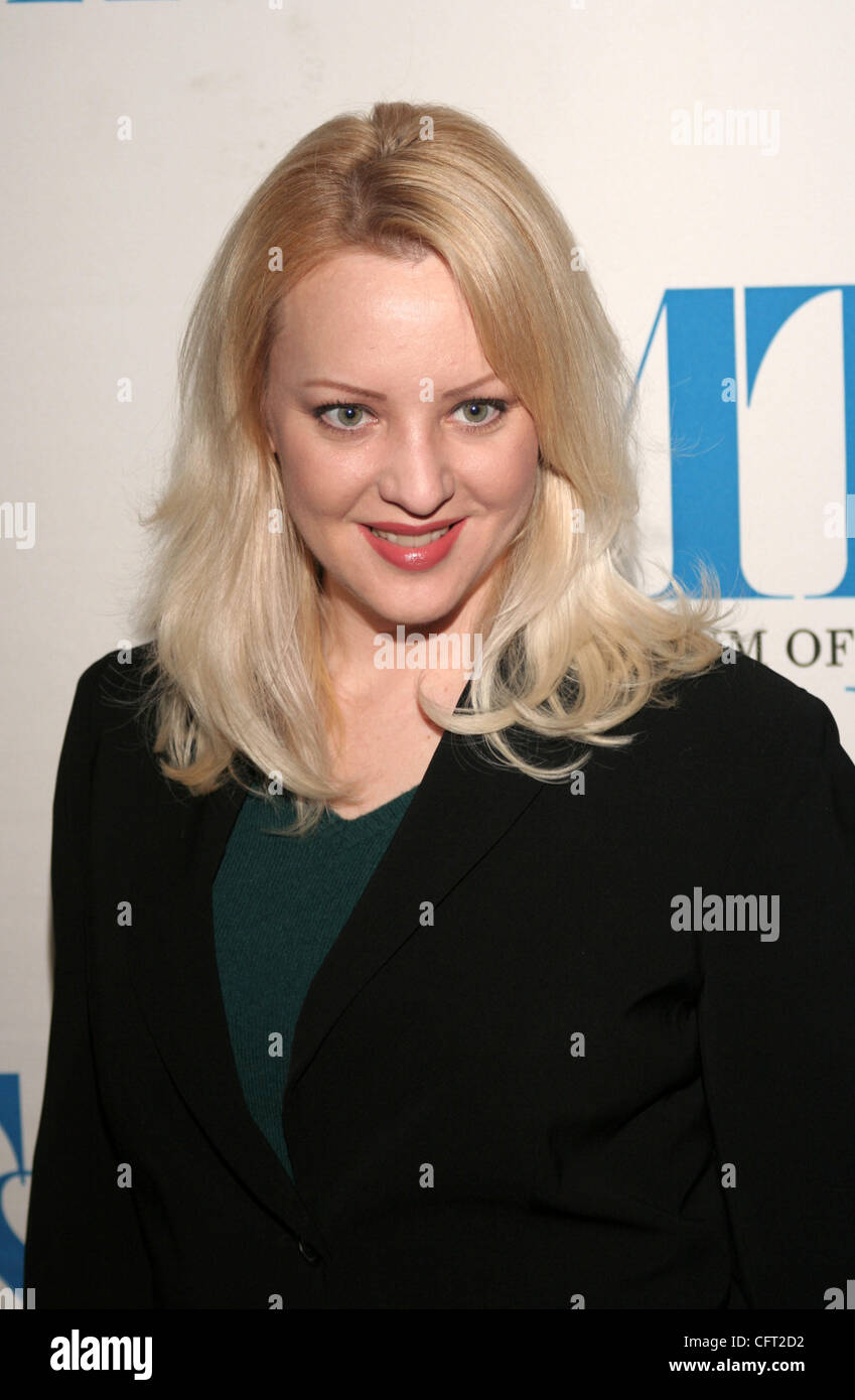 Dec 05, 2006; Beverly Hills, CA, USA; WENDI MCLENDON-COVEY arrives at ...