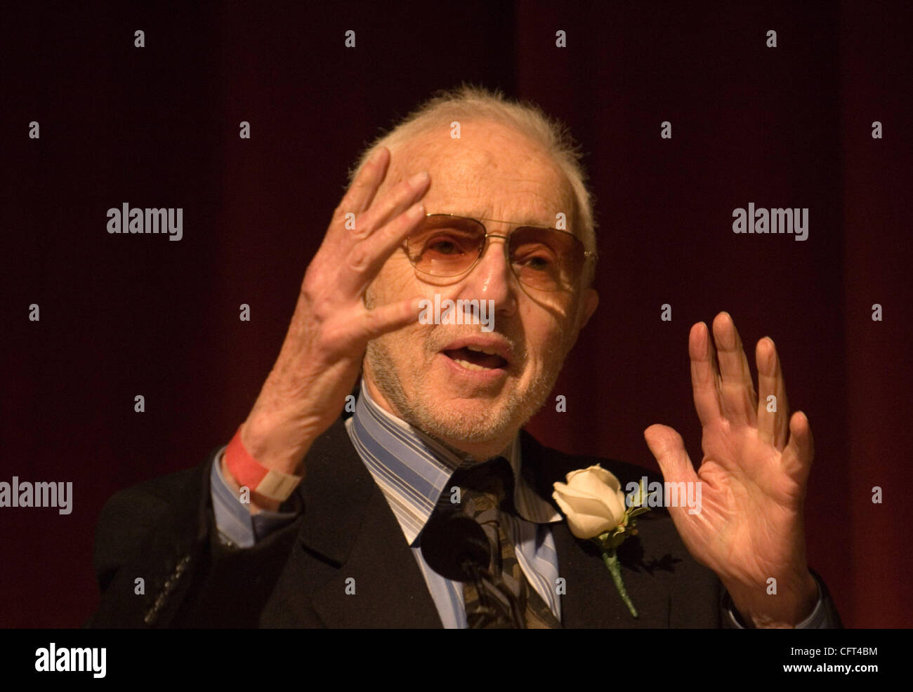 Dec 08, 2006; Los Angeles, CA, USA; Filmmaker HASKELL WEXLER receiving ...