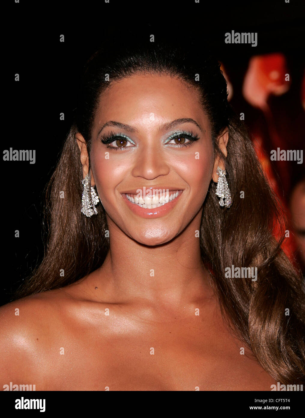 Dec 11, 2006; Beverly Hills, California, USA; arrives at the ...