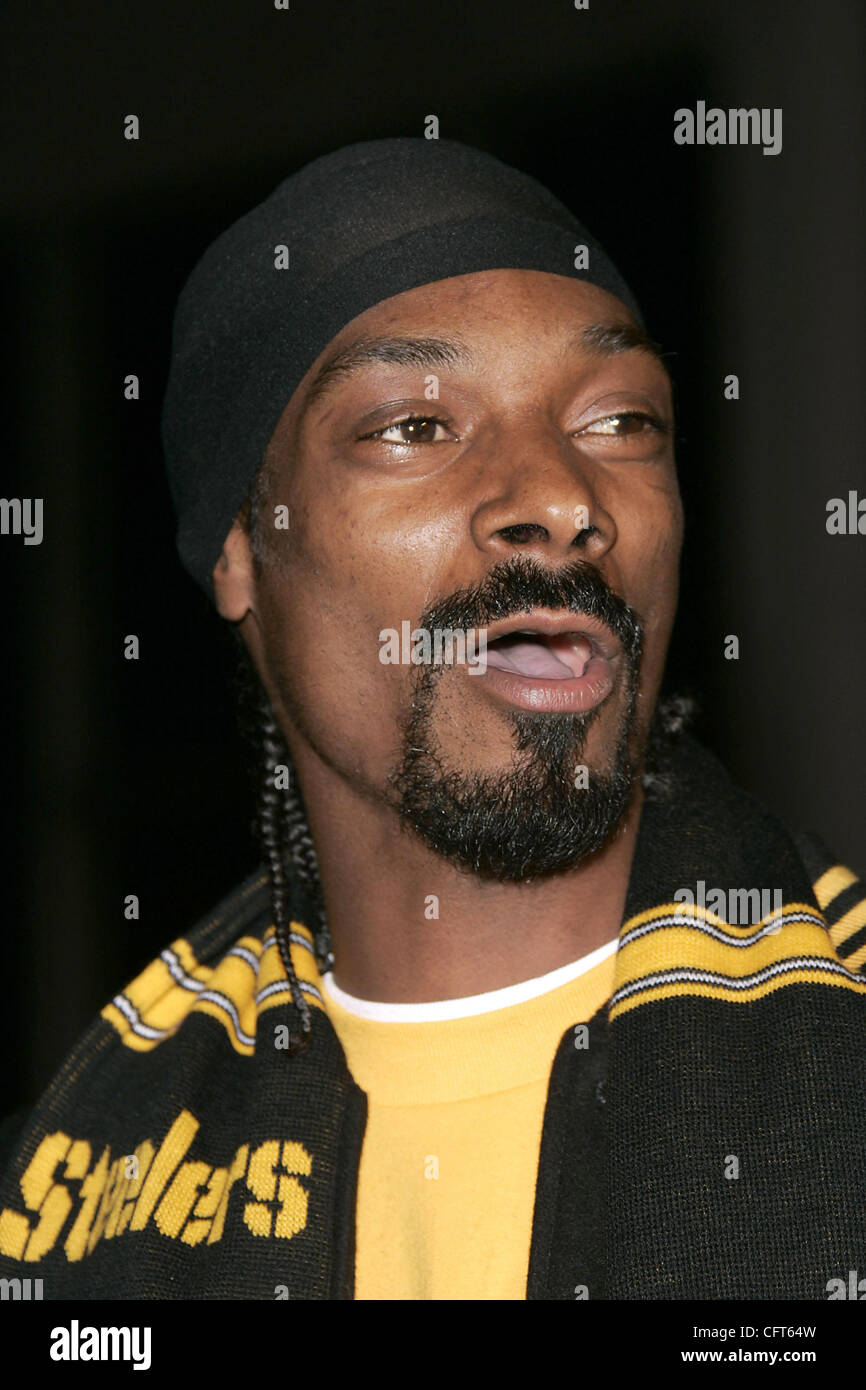 Dec 11, 2006; Beverly Hills, CA, USA; Rap artist SNOOP DOGG arrives at ...