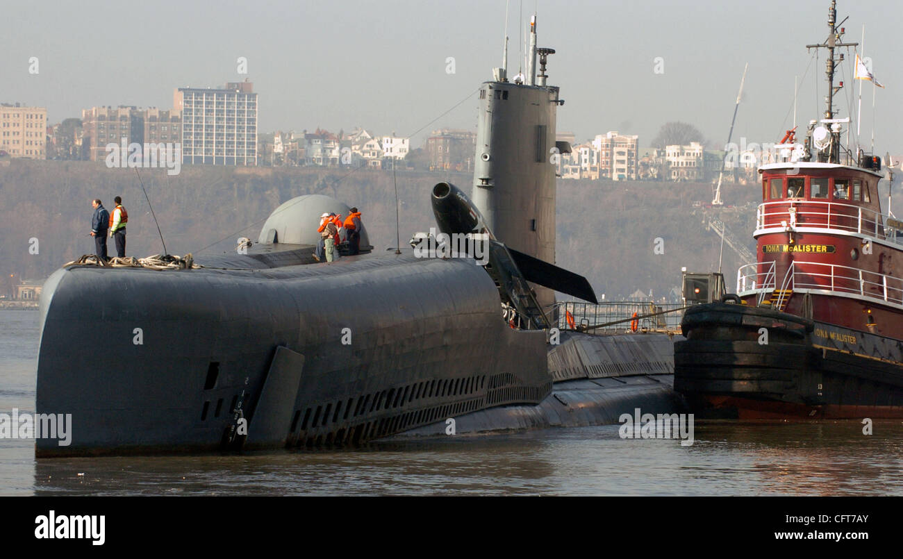 The Intrepid Sea, Air & Space Museum's Growler Submarine is towed down ...