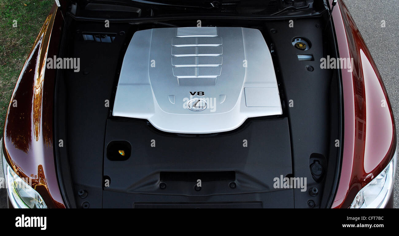 2007 Lexus LS460 4.6 liter V8 engine Stock Photo - Alamy
