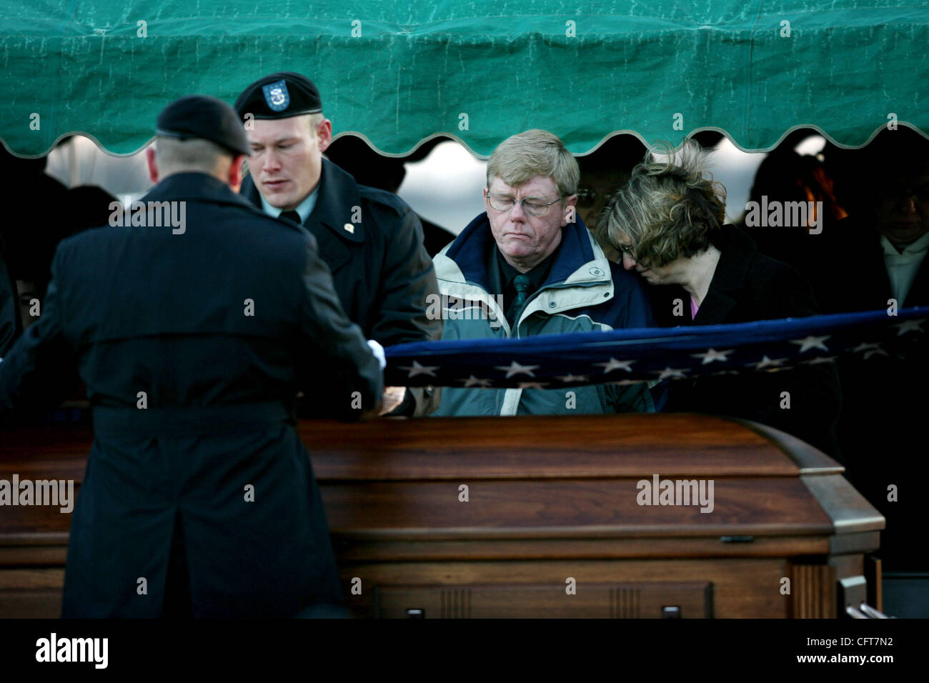 Catholic funeral graveside hi-res stock photography and images - Alamy