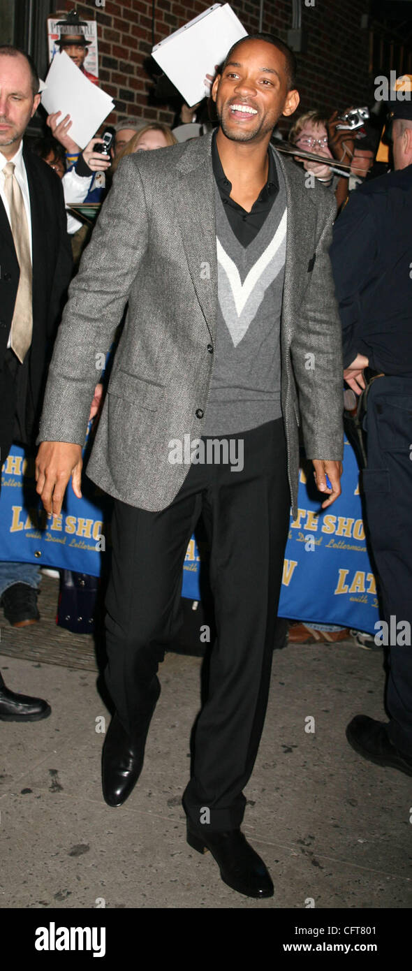 Dec 14, 2006; New York, NY, USA; Actor WILL SMITH poses for photos at ...