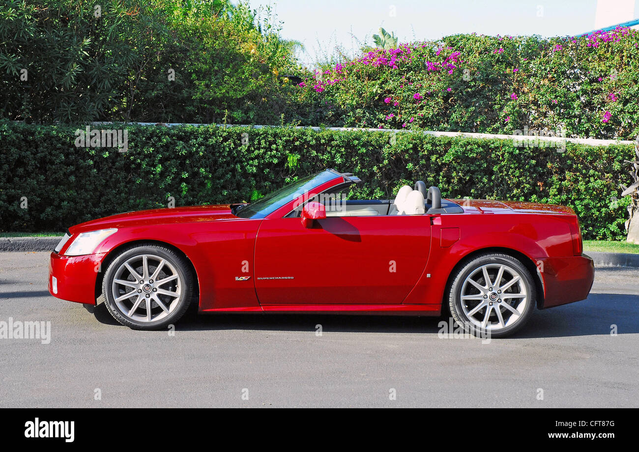 Cadillac xlr hi-res stock photography and images - Alamy