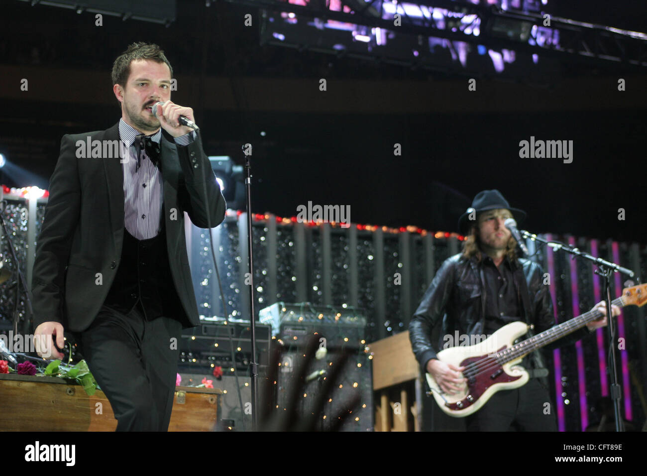 The Killers with David Keuning on guitar, Mark Stoermer on bass ...