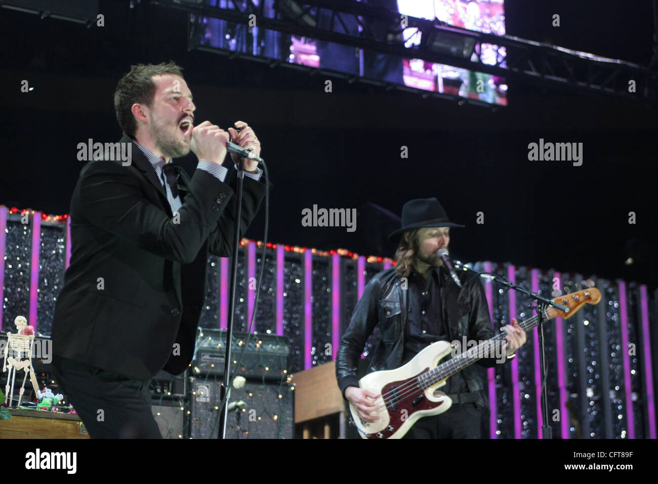 The Killers with David Keuning on guitar, Mark Stoermer on bass ...