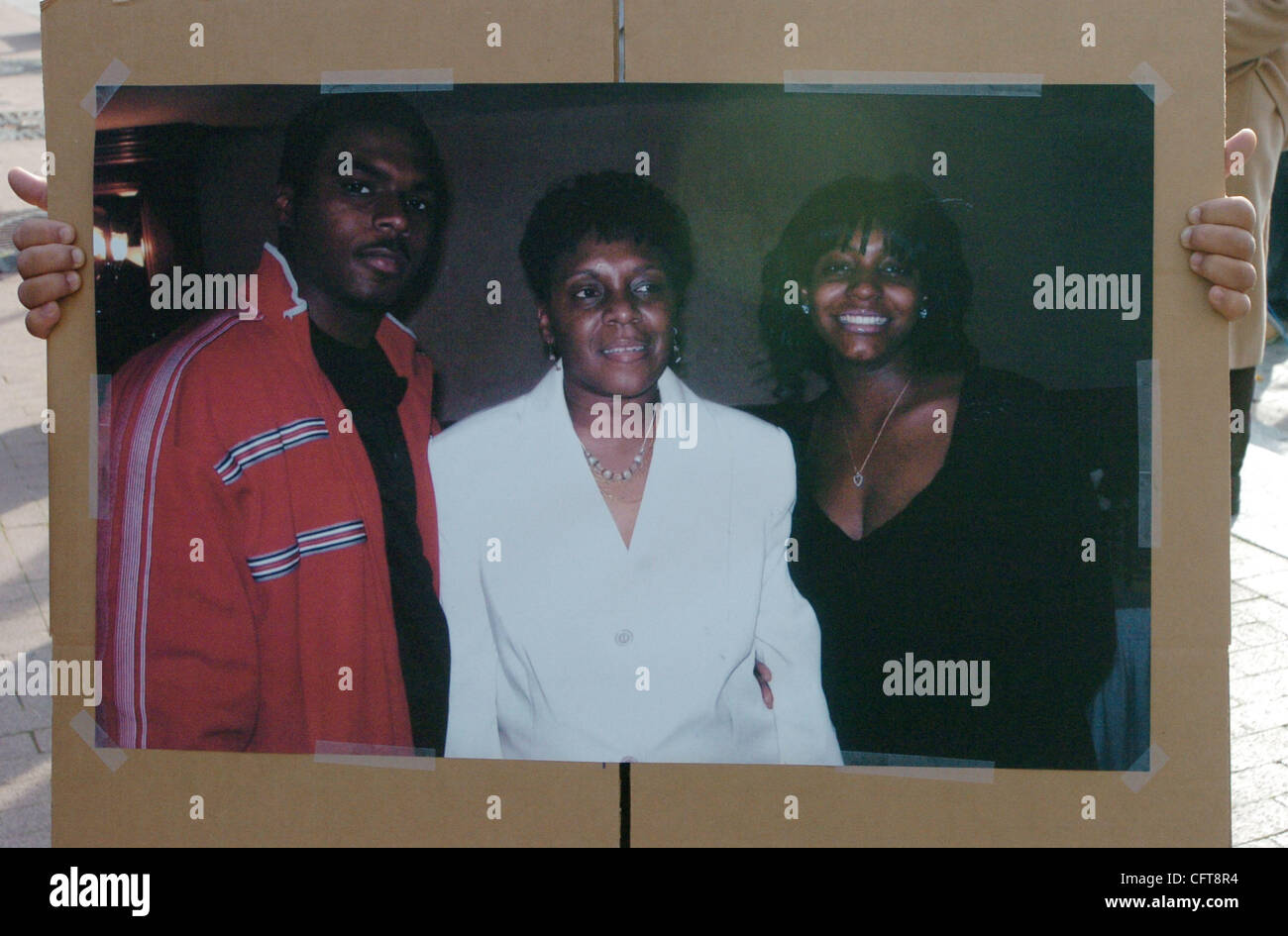 Unknown date and place Bell family photo of Sean Bell with his mom ...