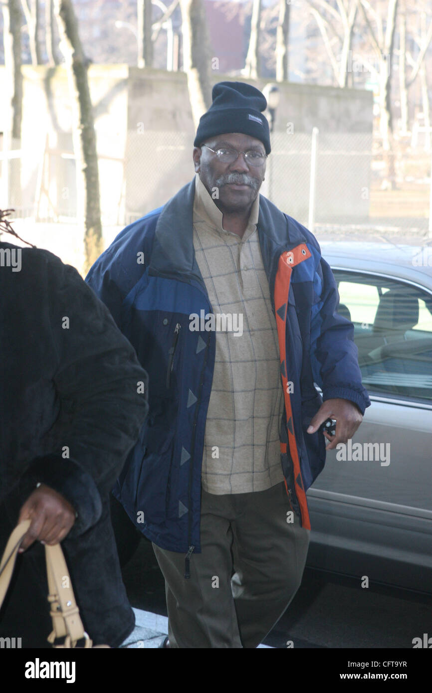 Rodney Andrews Sr. arriving Brooklyn Federal court. Cop killer Ronell ...