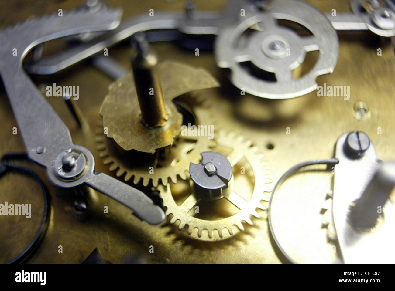 010407 tc met clock Staff photo by Vada Mossavat/The Palm Beach Post ...