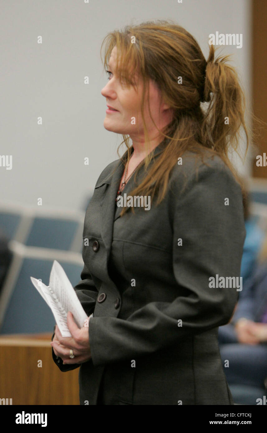 May 5, 2006, Pitzer, California, USA An emotional BRENDA BROWN speaks ...