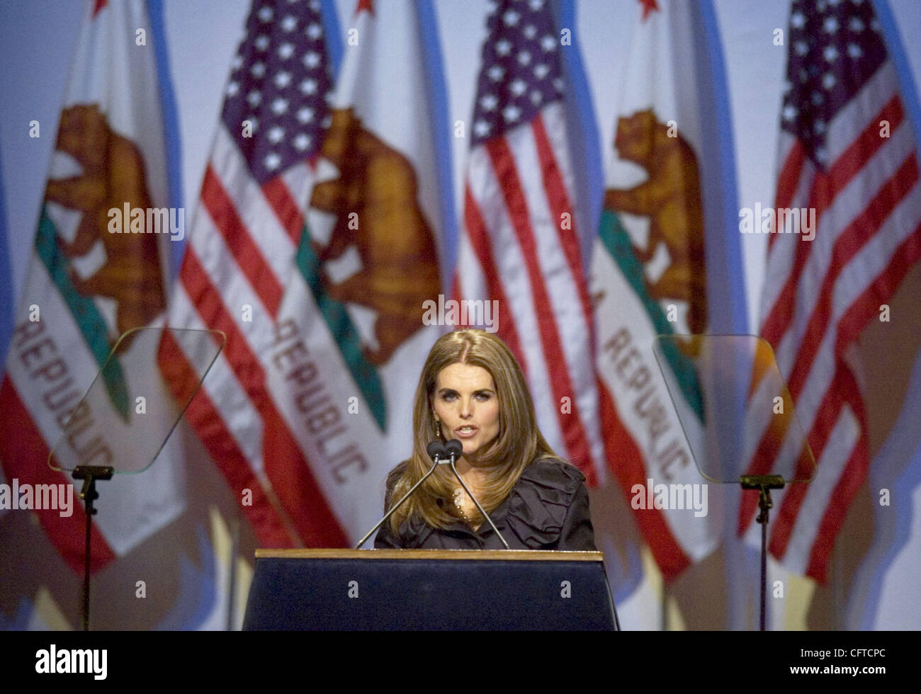 First Lady Maria Shriver addresses the crowd before her husband ...